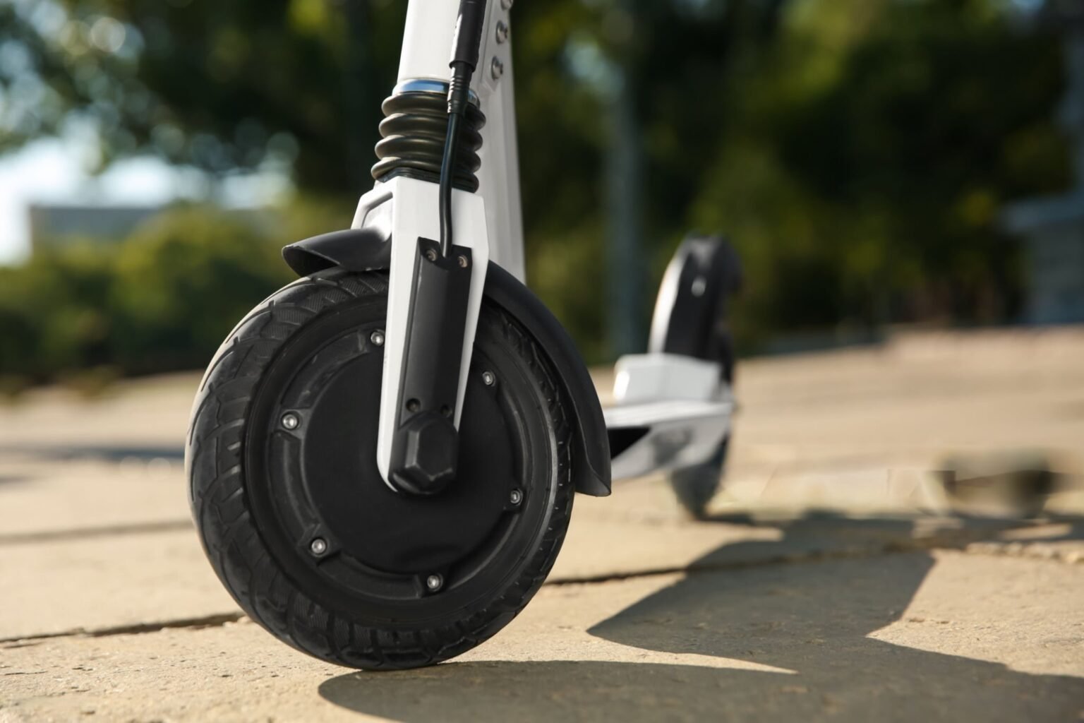 Pneumatic vs Solid Tires Escooters 2025 | eStar Rides